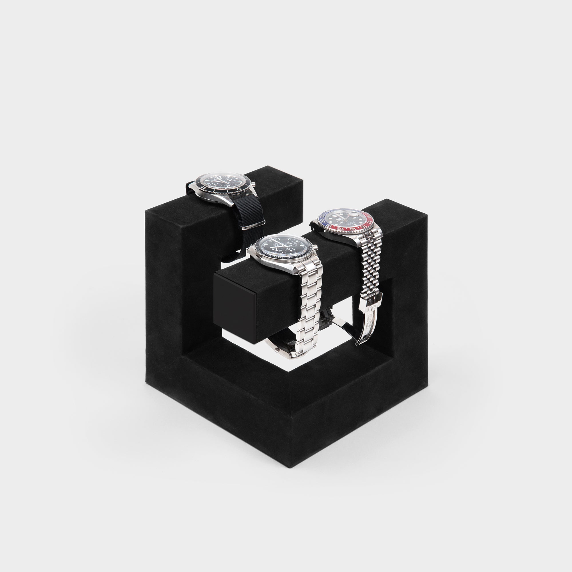 Hudson 3 Watch stand in all black - Charles Simon